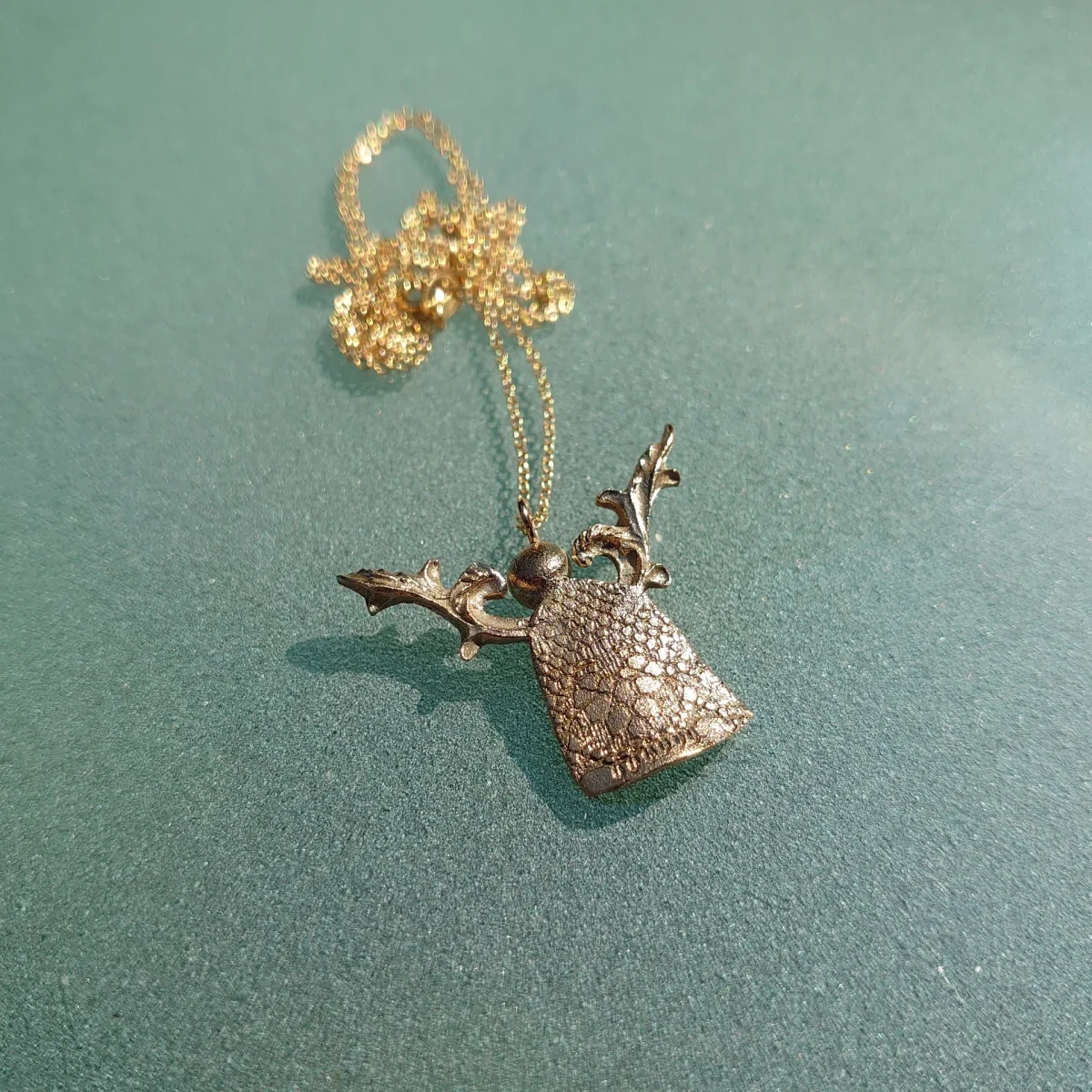 Håndlavet unik Skytsengel i GuldBronze - 0933 - Skytsengle & Kors - Designprodukter.dk